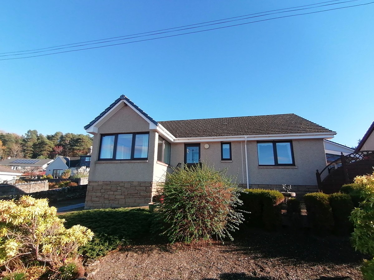 Bungalow For Sale in Forfar - 16 Slatefield Rise Forfar DD8 1XB - TSPC