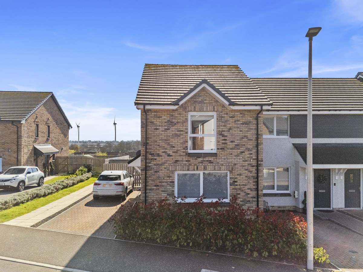 Villa For Sale in Dundee - 24 Ballumbie Rise Gardens Dundee DD4 0FP - TSPC