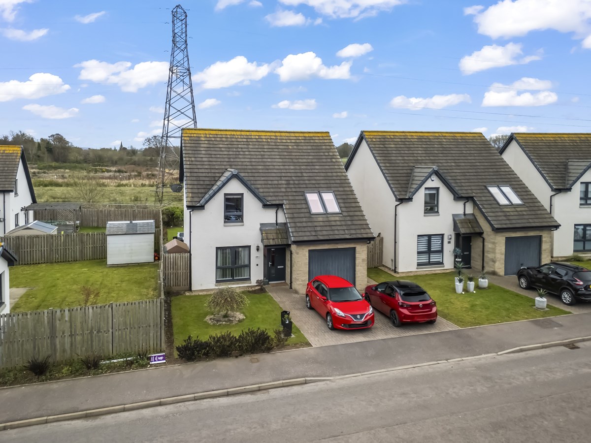 Villa For Sale in Dykes of Gray, Dundee - 39 Grayhaugh Wynd Dykes of ...