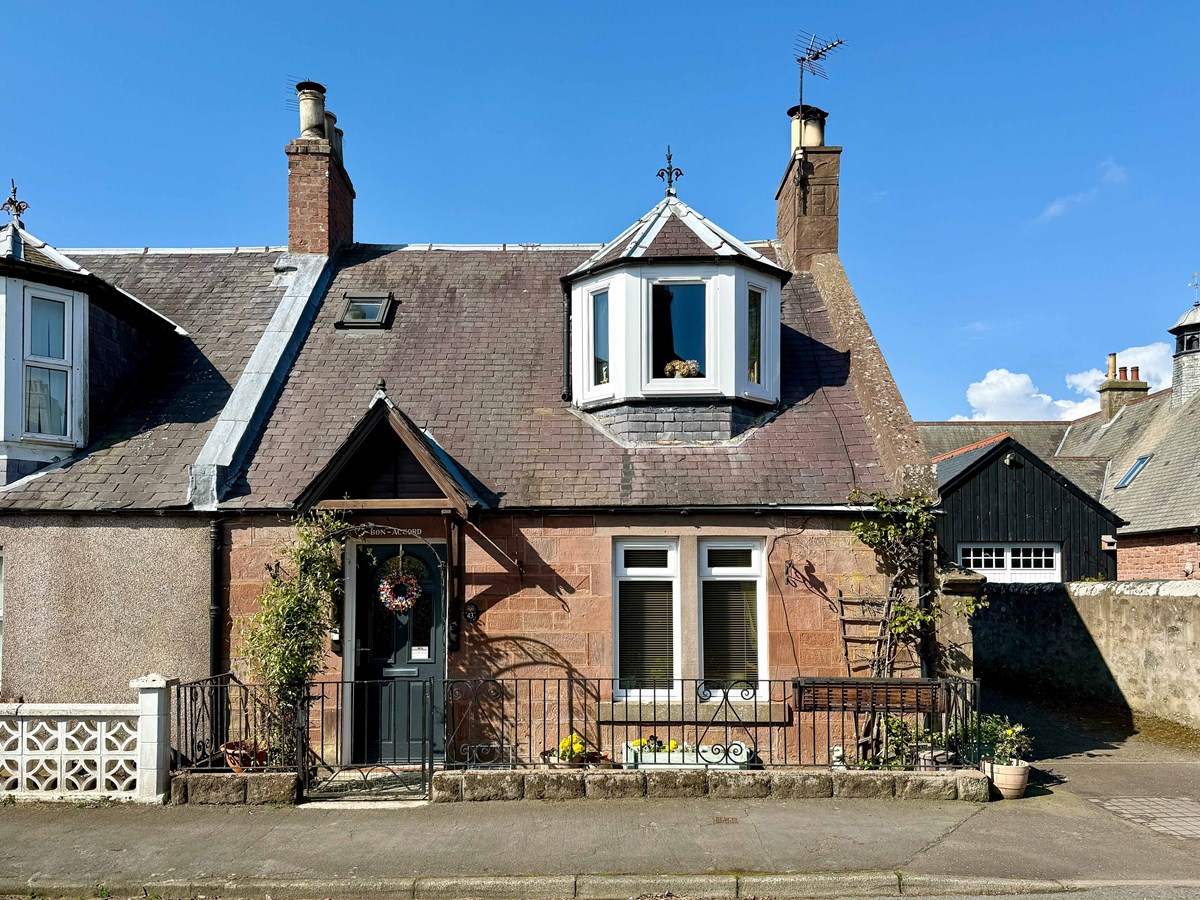 Villa For Sale in Edzell - 43 Church Street Edzell DD9 7TQ - TSPC