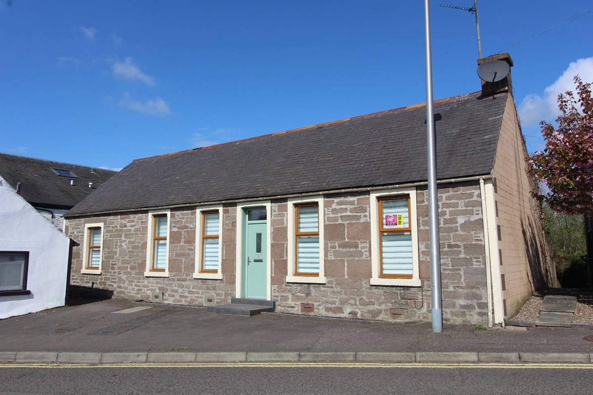 Bungalow For Sale in Forfar - Delre House 1 Carseburn Road Forfar DD8 ...