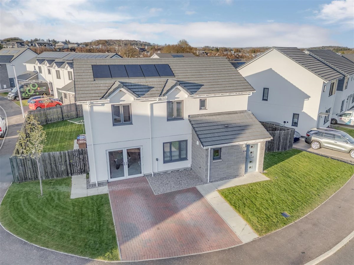 Villa For Sale in Dundee - 32 Castleview Place Ballumbie Dundee DD4 0FH ...
