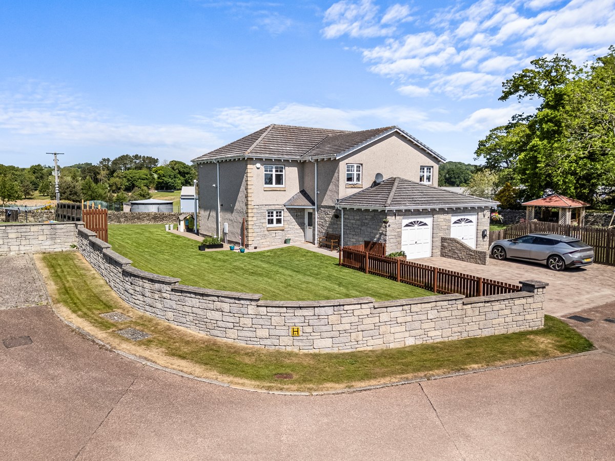 Villa For Sale in Dundee - 37b Ballumbie Gardens Dundee DD4 0NR - TSPC