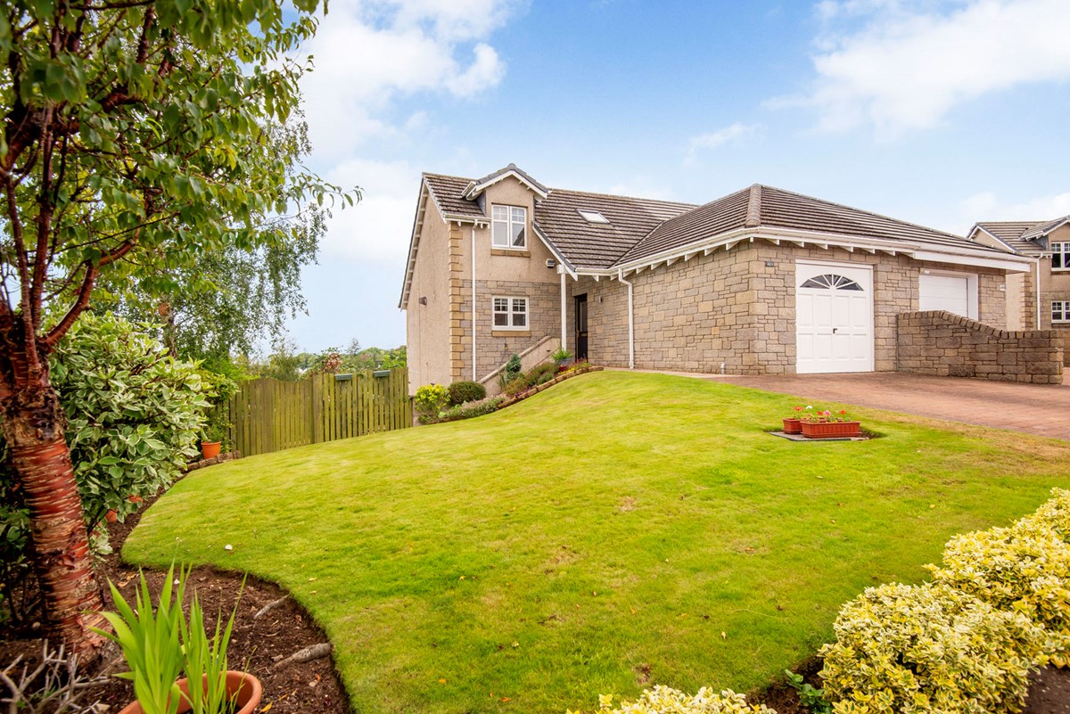 Villa For Sale in Dundee - 42a Ballumbie Gardens Dundee DD4 0NR - TSPC