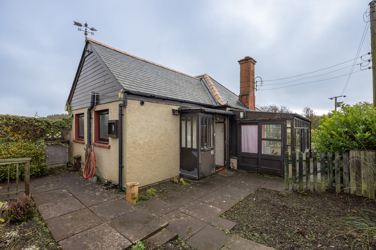 Cottage For Sale in Deuchar - South Lodge Deuchar DD8 3QZ - TSPC