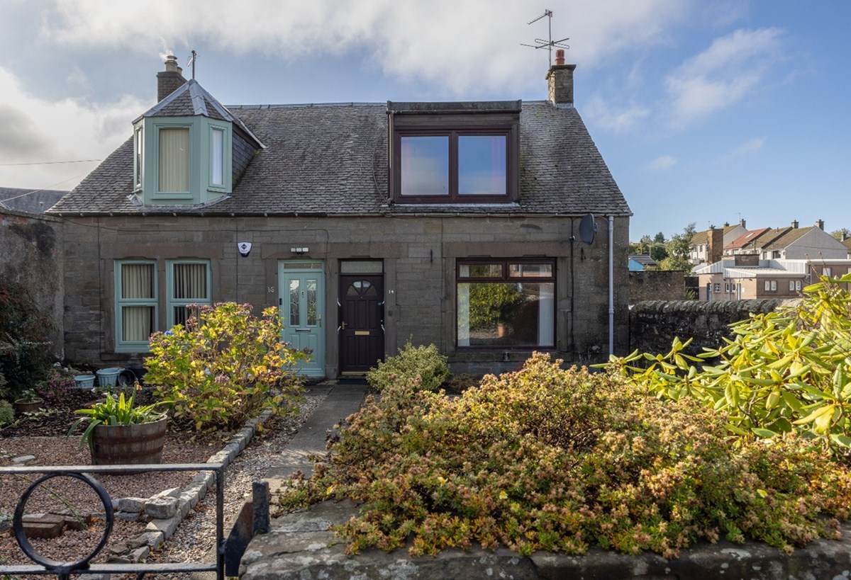 Villa For Sale in Angus - 14 New Road Forfar Angus DD8 2AE - TSPC