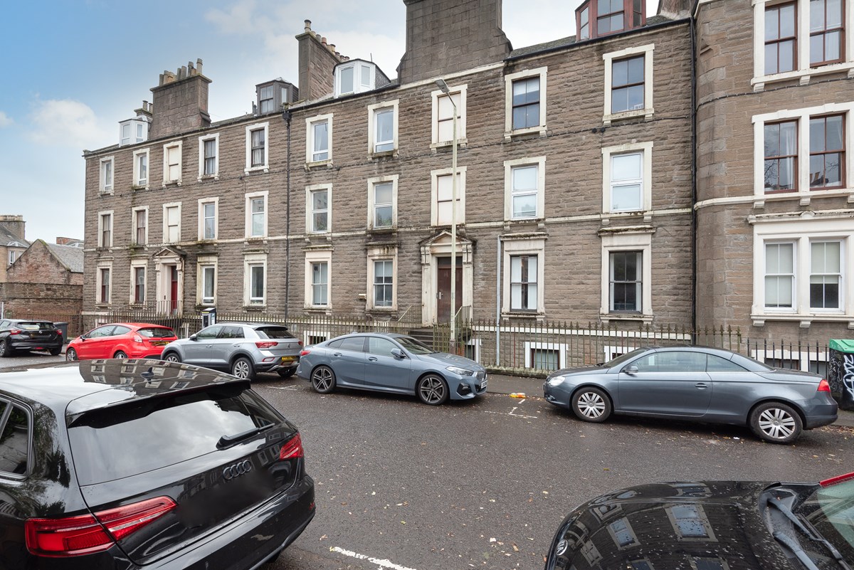 Flat For Sale in 3 Dudhope Street - Flat 2/2 3 Dudhope Street DD1 1JZ ...
