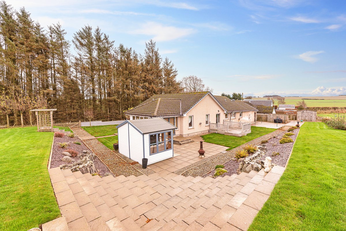 Villa For Sale in Forfar - Dumbarrow Bridge House Forfar DD8 2ST - TSPC