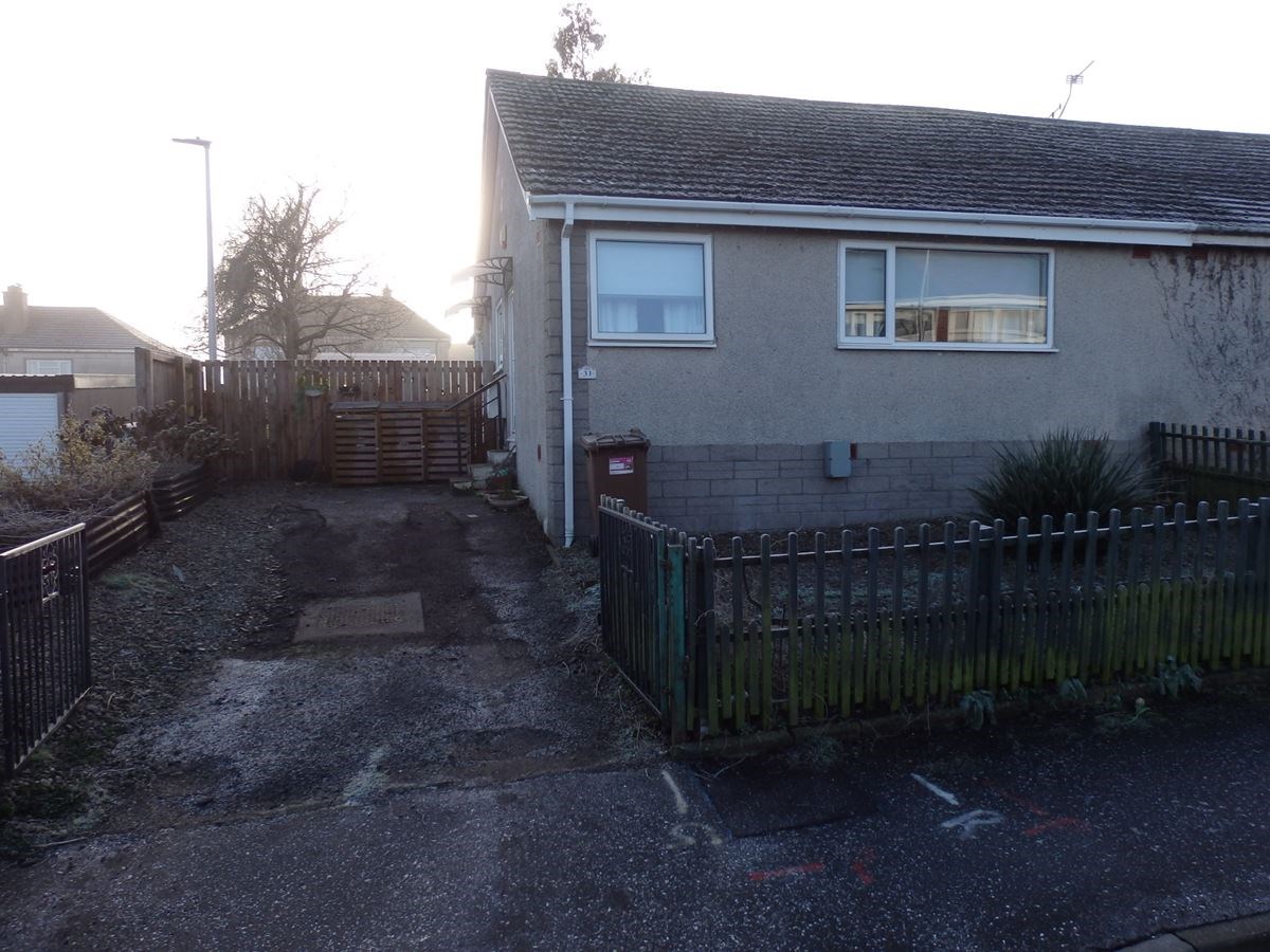 Villa For Sale in Dundee - 31 Burrelton Gardens Dundee DD3 9QT - TSPC